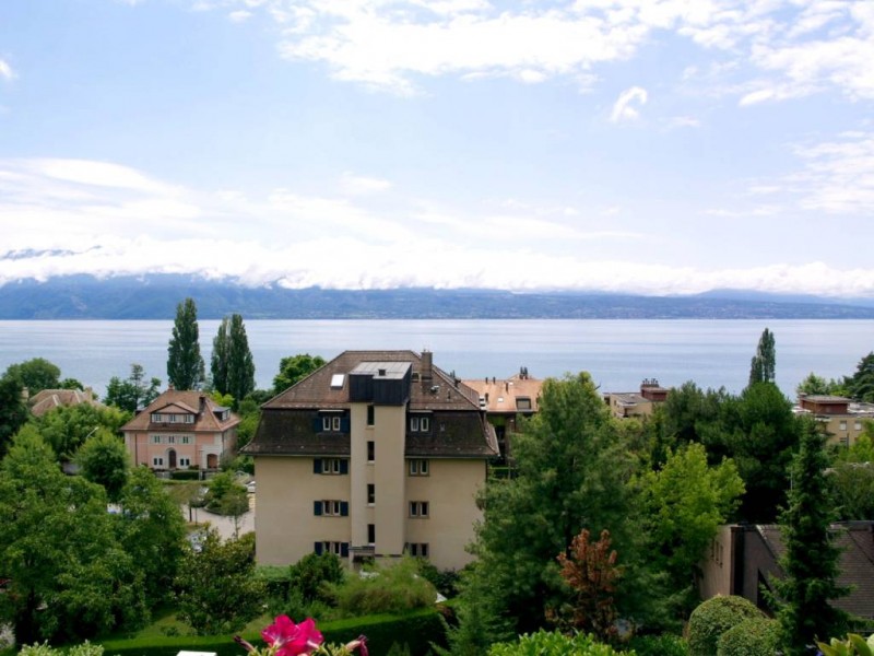 Pully Map and Pully Satellite Image